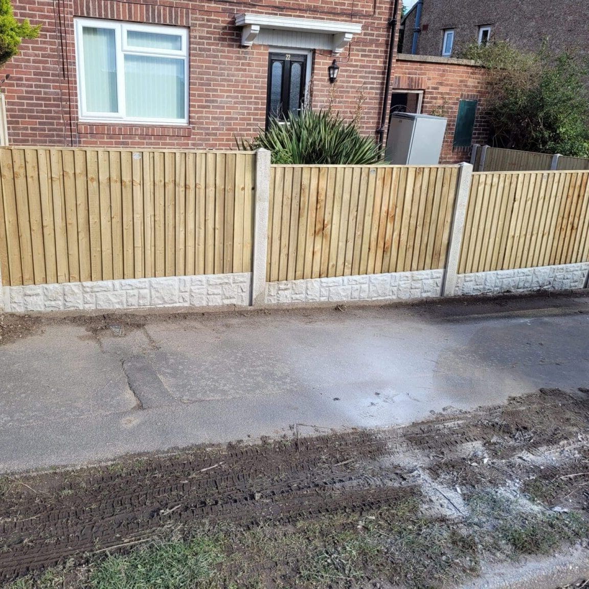Contemporary Panels Fencing - Care Fencing company Leeds